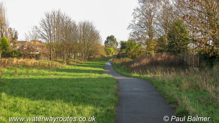 Virtual Cruise along the Bradley Canal of the Birmingham Canal ...