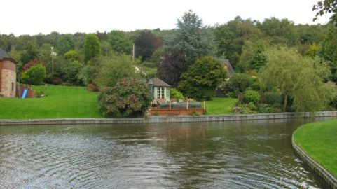 Cruising along the Leek Branch - Waterway Routes