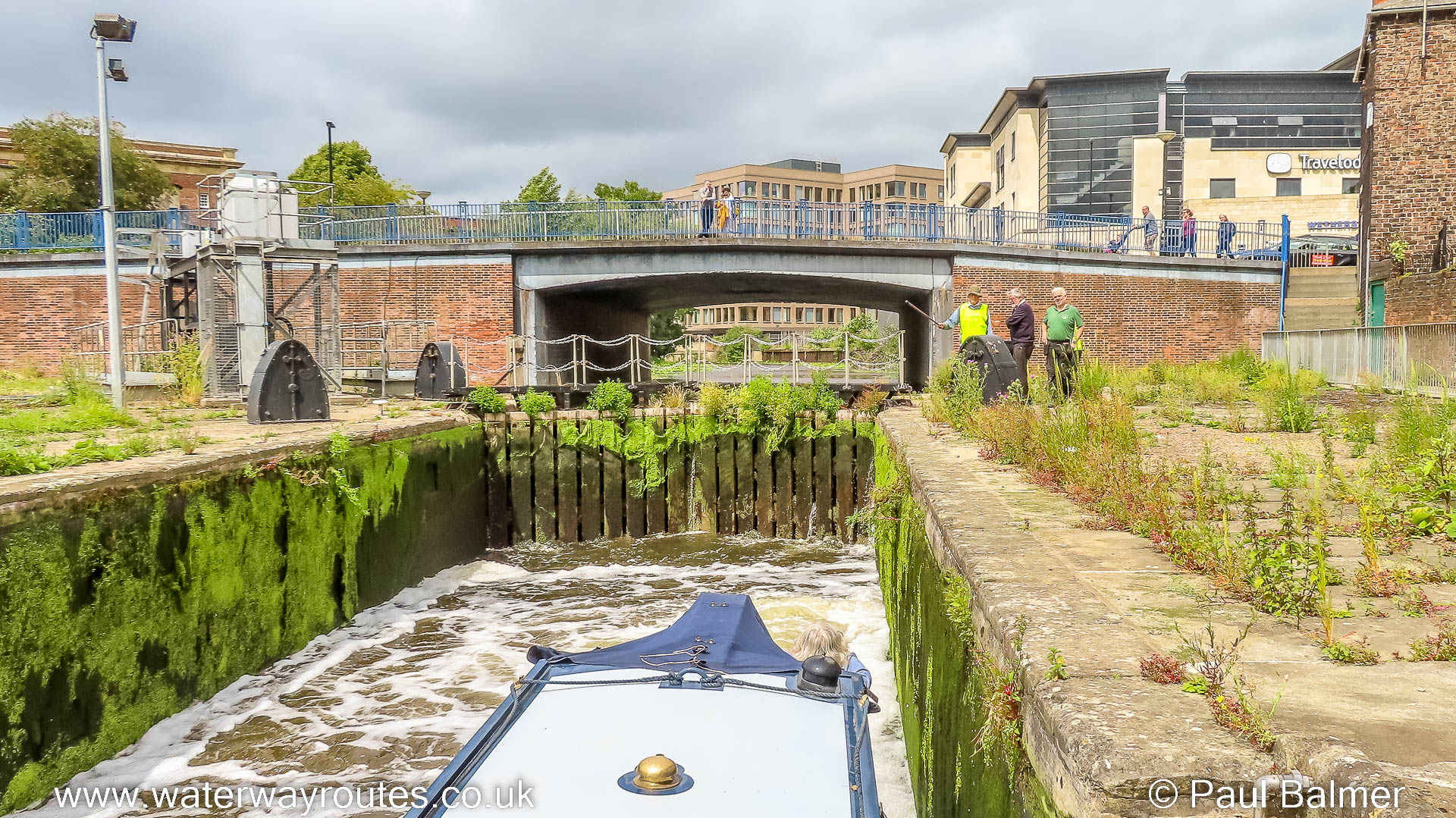 Ascending Castle Mills Lock in York - Waterway Routes